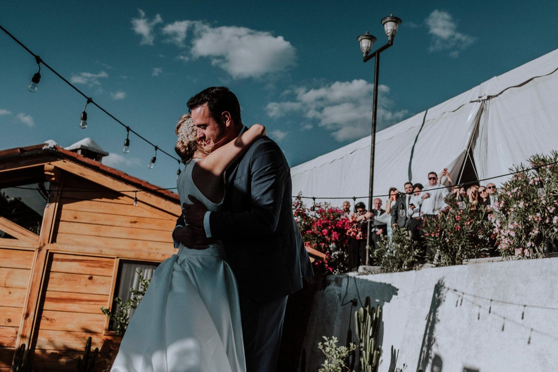 Los 11 tipos de abrazos, su significado y lo que representan - bodas.com.mx