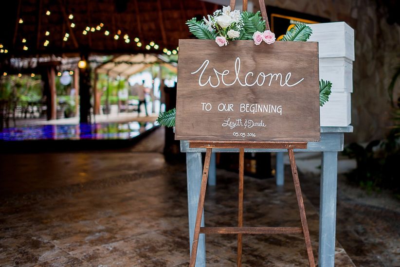 Mesa de bienvenida en la recepción de tu boda - bodas.com.mx