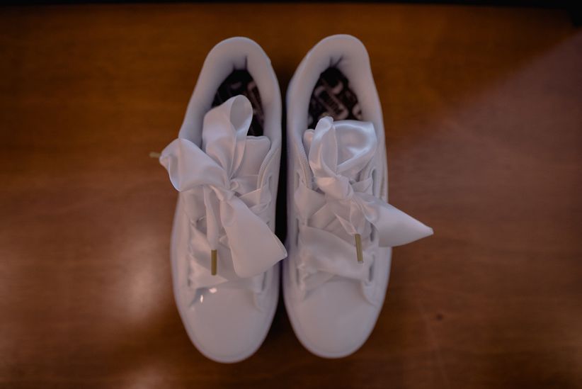 Cómo elegir unos tenis de novia perfectos para tu look - bodas.com.mx