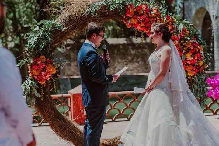 25 aros de flores para boda ¡para un romance redondo! - bodas.com.mx